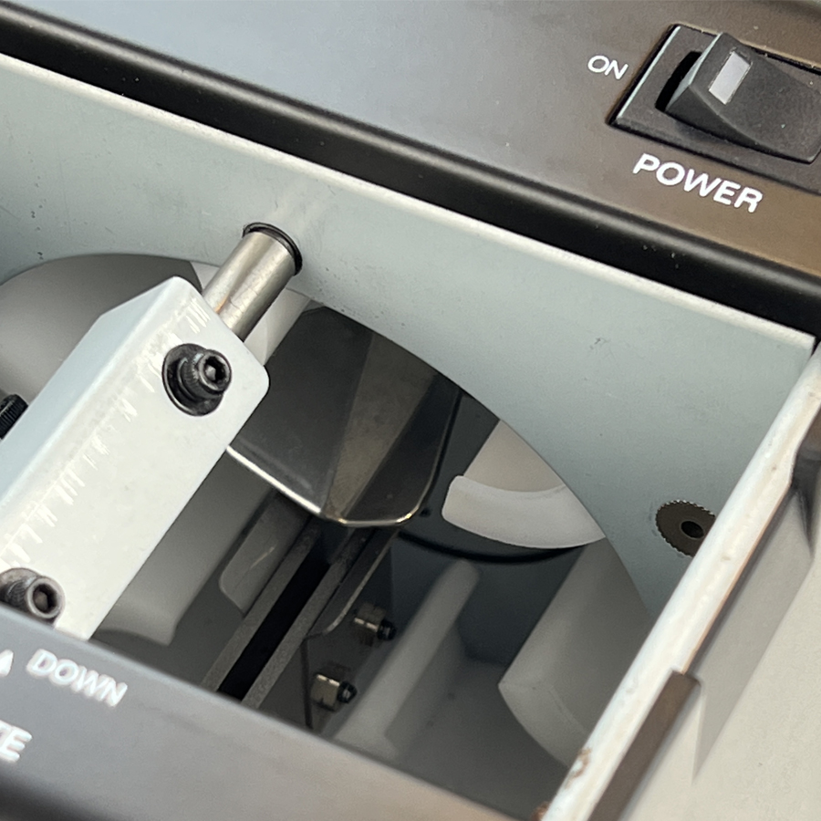 DRFF-519RE Series Screw Presenter | Delta Regis Tools Inc.